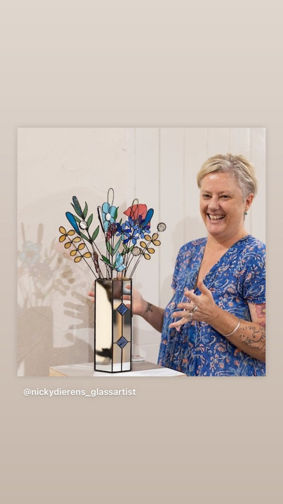 Glass lily flower – Nicky Dierens Glass Artist