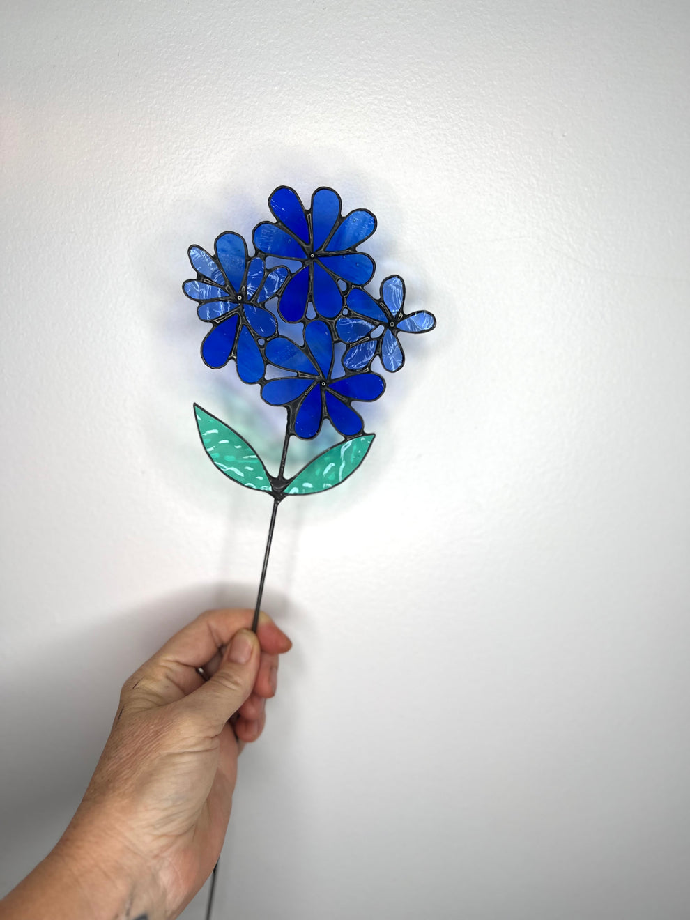 Stainedglass Hydrangea Blue flower stem – Nicky Dierens Glass Artist